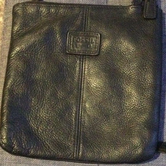 Fossil | Bags | Fossil Crossbody In Black Leather Travel Wallet Style ...